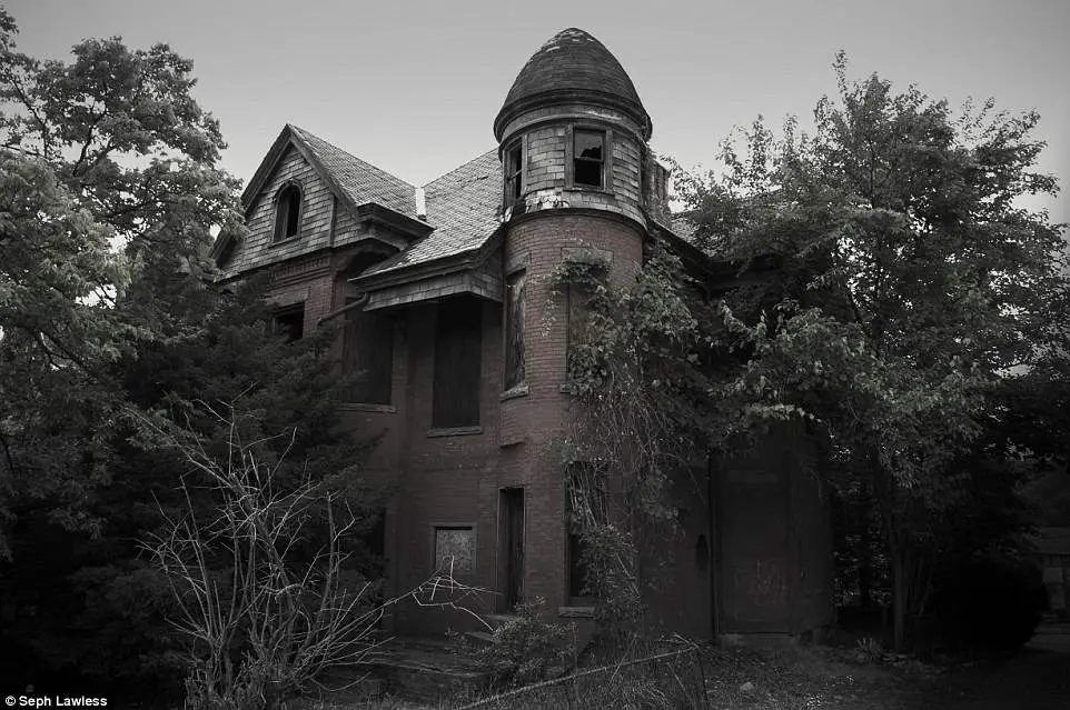 Want to Stay at the Actual American Horror Story Murder House? Here's ...