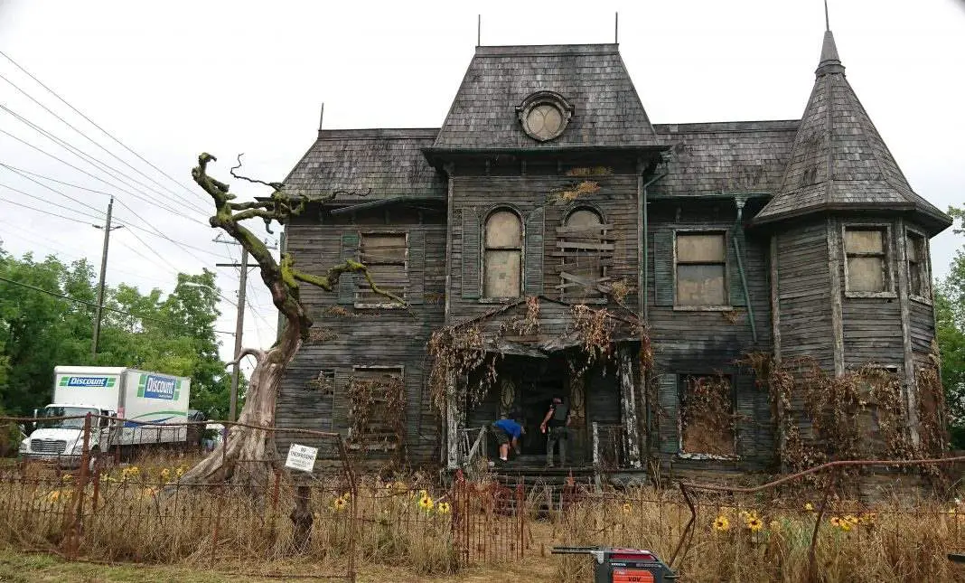 We've Got Your First Look at 29 Neibolt Street in Stephen King's IT!