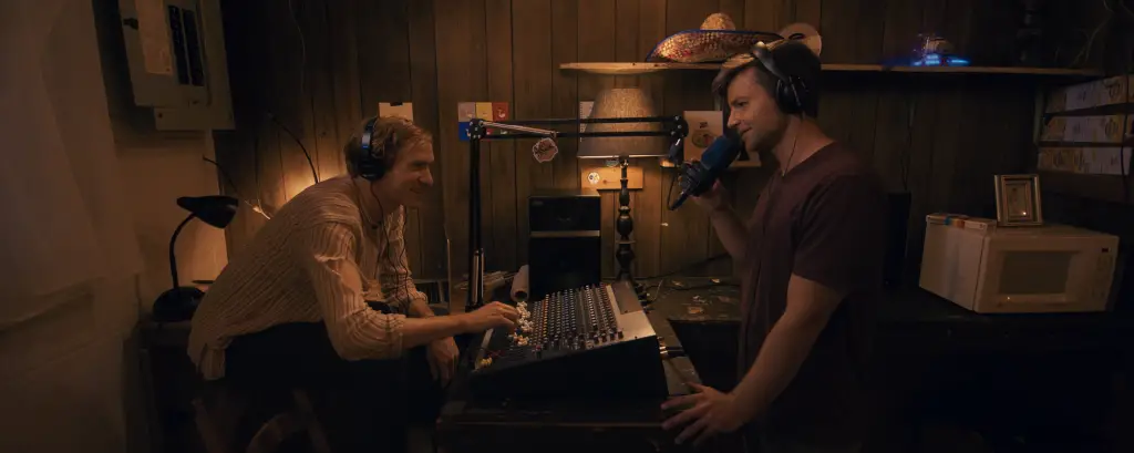 It's Tough to Resist the Gleeful Madness of 'The Murder Podcast ...